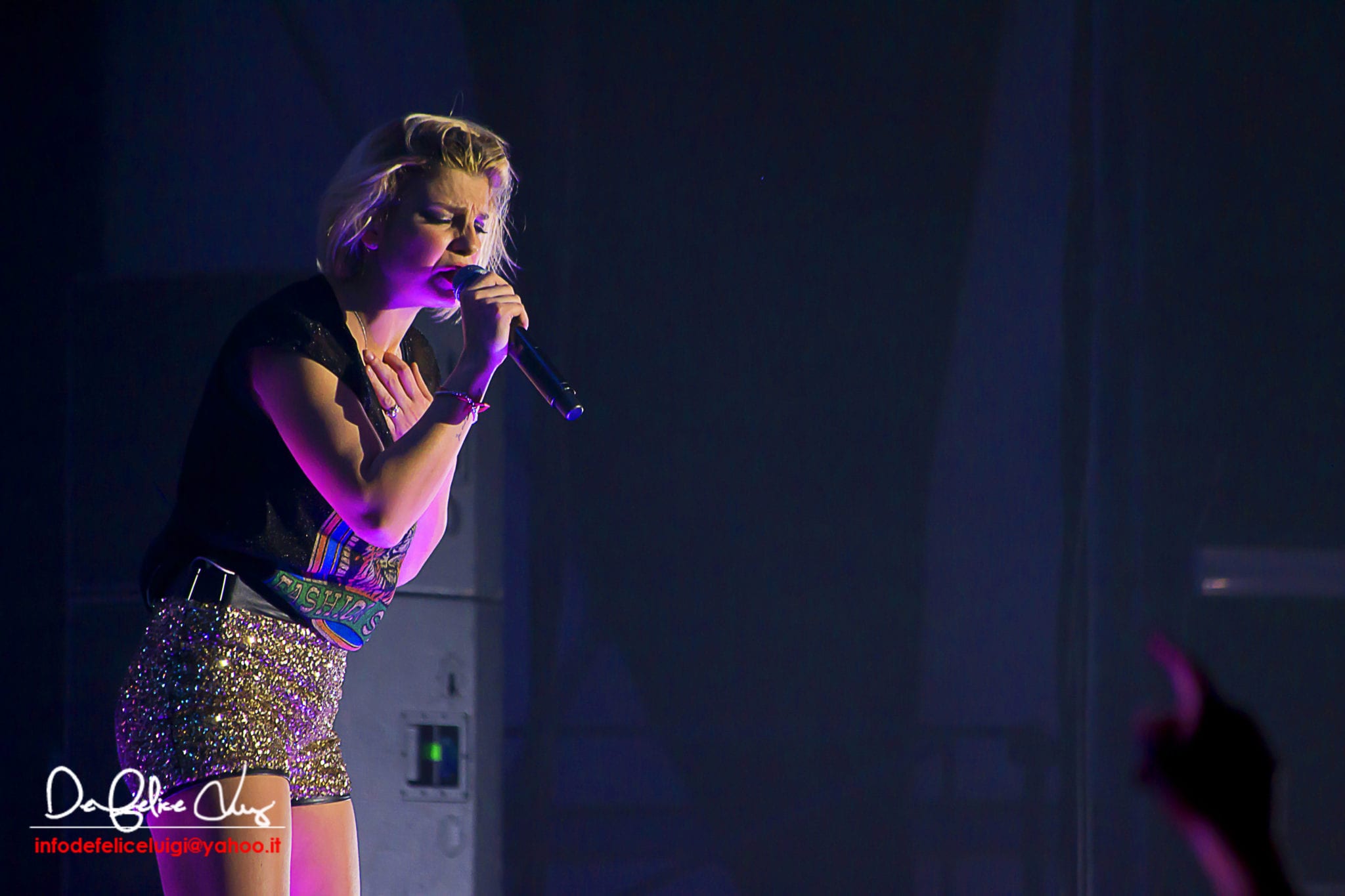 Emma, a Napoli un concerto tra grinta, amore ed apprensione. Foto ...