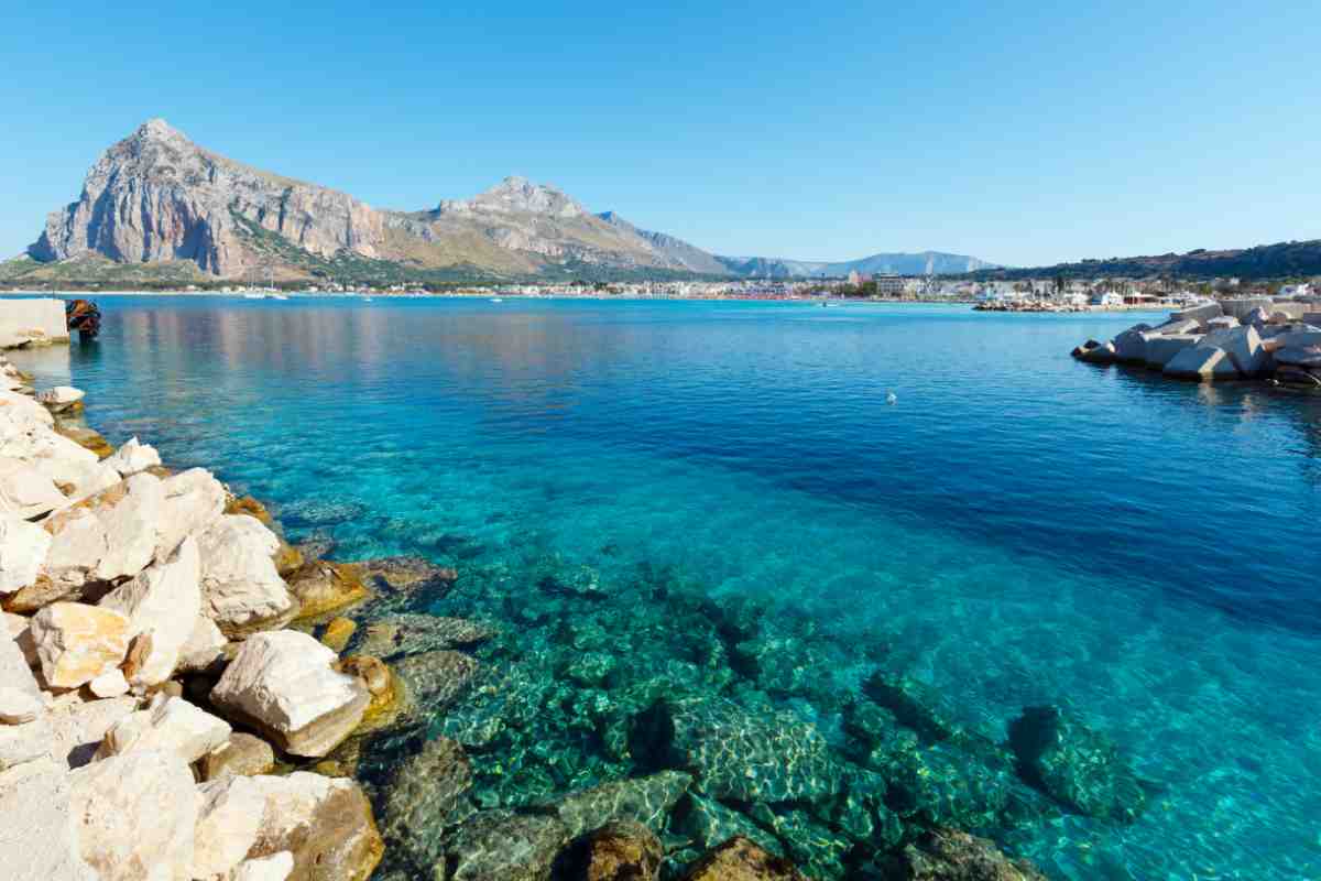 Sabbia bianca da Maldive, ma sei nel Lazio: è la spiaggia segreta a un ...